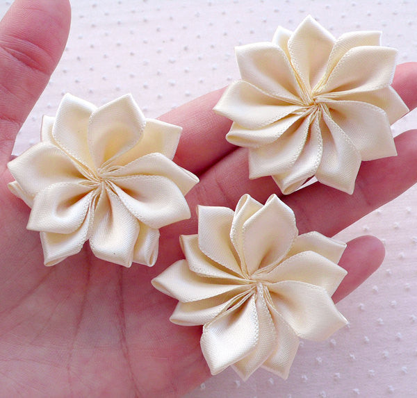 Cream White Satin Ribbon Flowers Fabric Floral Applique 3pcs 5cm MiniatureSweet Kawaii Resin Crafts Decoden Cabochons Supplies Jewelry Making